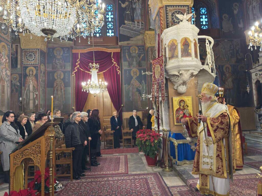 Με κατάνυξη οι Χριστουγεννιάτικες ακολουθίες στη Λιβαδειά υπό τον Μητροπολίτη κ. Γεώργιο - E ...