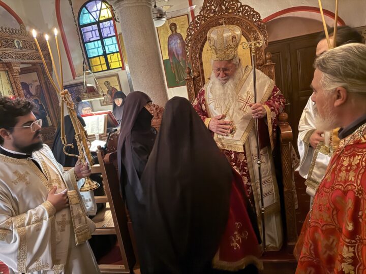 Με κατάνυξη οι Χριστουγεννιάτικες ακολουθίες στη Λιβαδειά υπό τον Μητροπολίτη κ. Γεώργιο - E ...